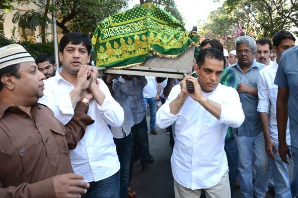 14nadiadwala-mom-funeral-l.jpg