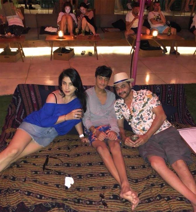 Bali vacation: Shanaya, Khushi, Maheep, Sanjay Kapoor have a blast