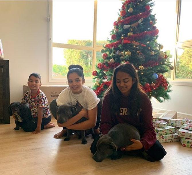 Sports stars have a ball, spread cheer with their wives, kids on Xmas