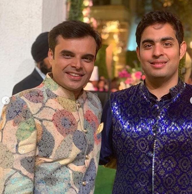 The to-be-groom Akash Ambani sported a blue kurta. Mukesh and Nita ...