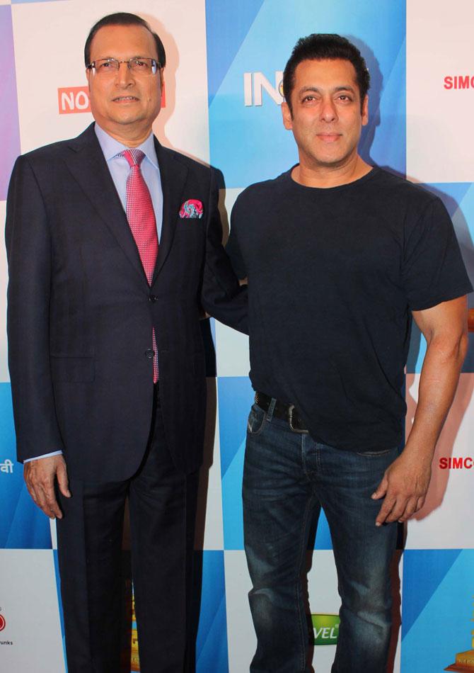 Rajat Sharma posed with Salman Khan at the TV Ka Dum mega conclave. Salman Khan looked stylish ...