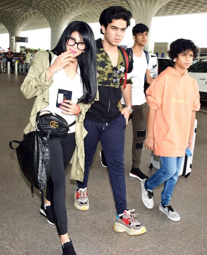 Isha Koppikar’s daughter Rianna Narang shies away from paparazzi