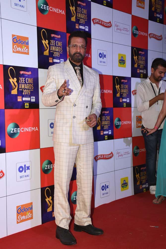 Jaaved Jafferi sported a white checkered suit for the award ceremony ...