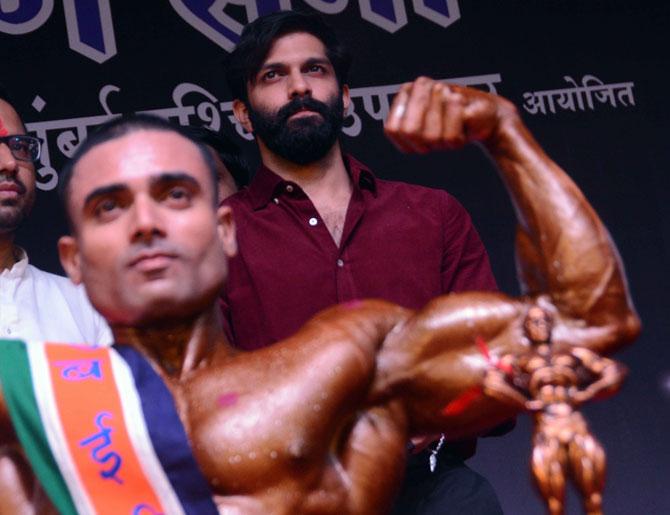 Winner of Mumbai Shree 2019 in male bodybuilding displays his muscles ...