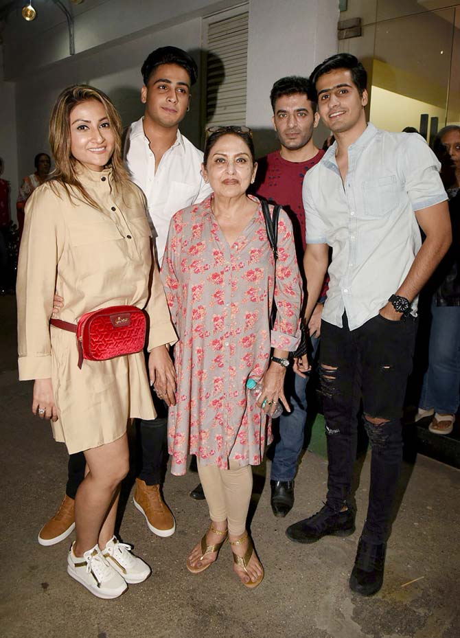 Sumeet Saigal with wife Farah, Rekha at Satellite Shankar screening