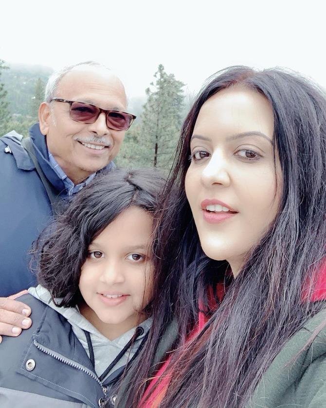 These candid photos of Amruta and Divija Fadnavis are too cute to miss