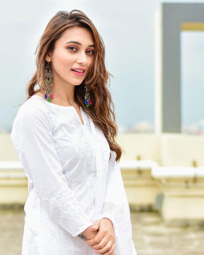 Mimi Chakraborty is a sight to behold in these traditional attires