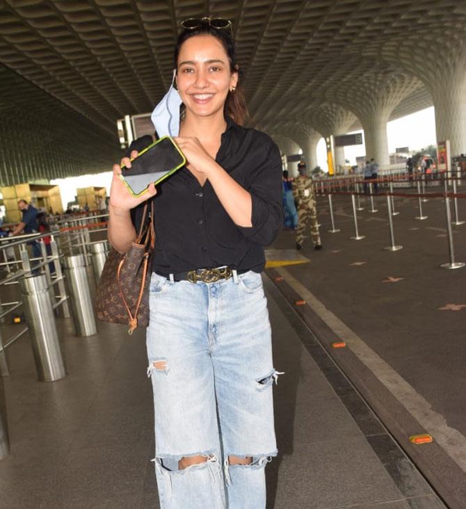 Ananya Panday, Neha Sharma, Abhishek Bachchan at Mumbai airport