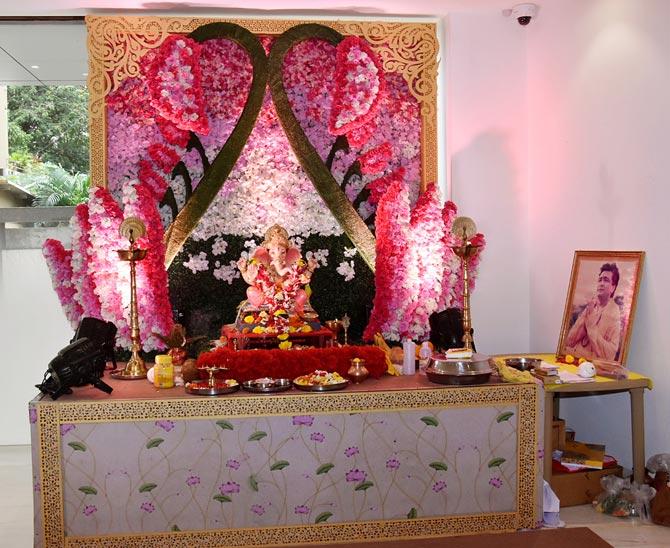 Divya Khosla Kumar and Bhushan Kumar bid adieu to Lord Ganesha