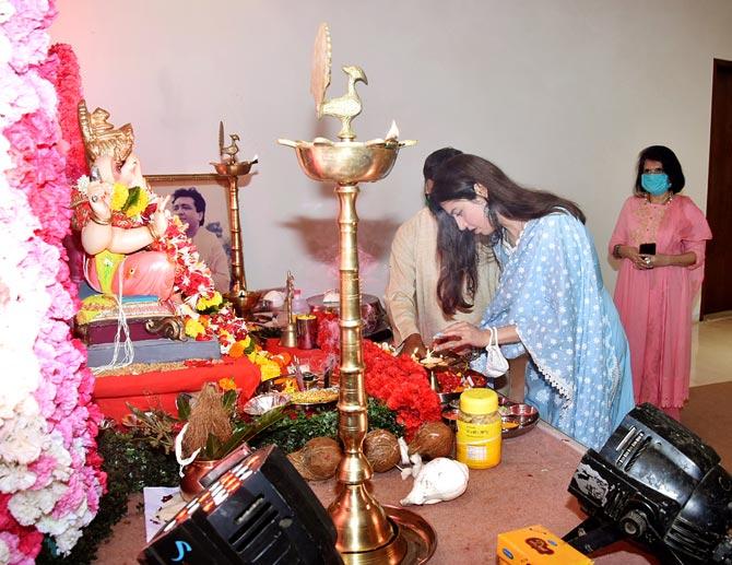 Divya Khosla Kumar and Bhushan Kumar bid adieu to Lord Ganesha