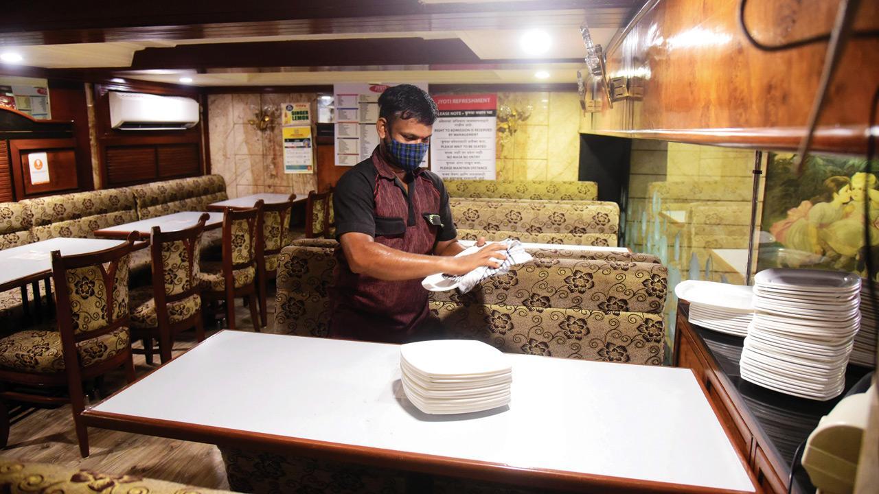 Maharashtra allows restaurants and malls to stay open till 10 pm Maharashtra allows restaurants and malls to stay open till 10 pm