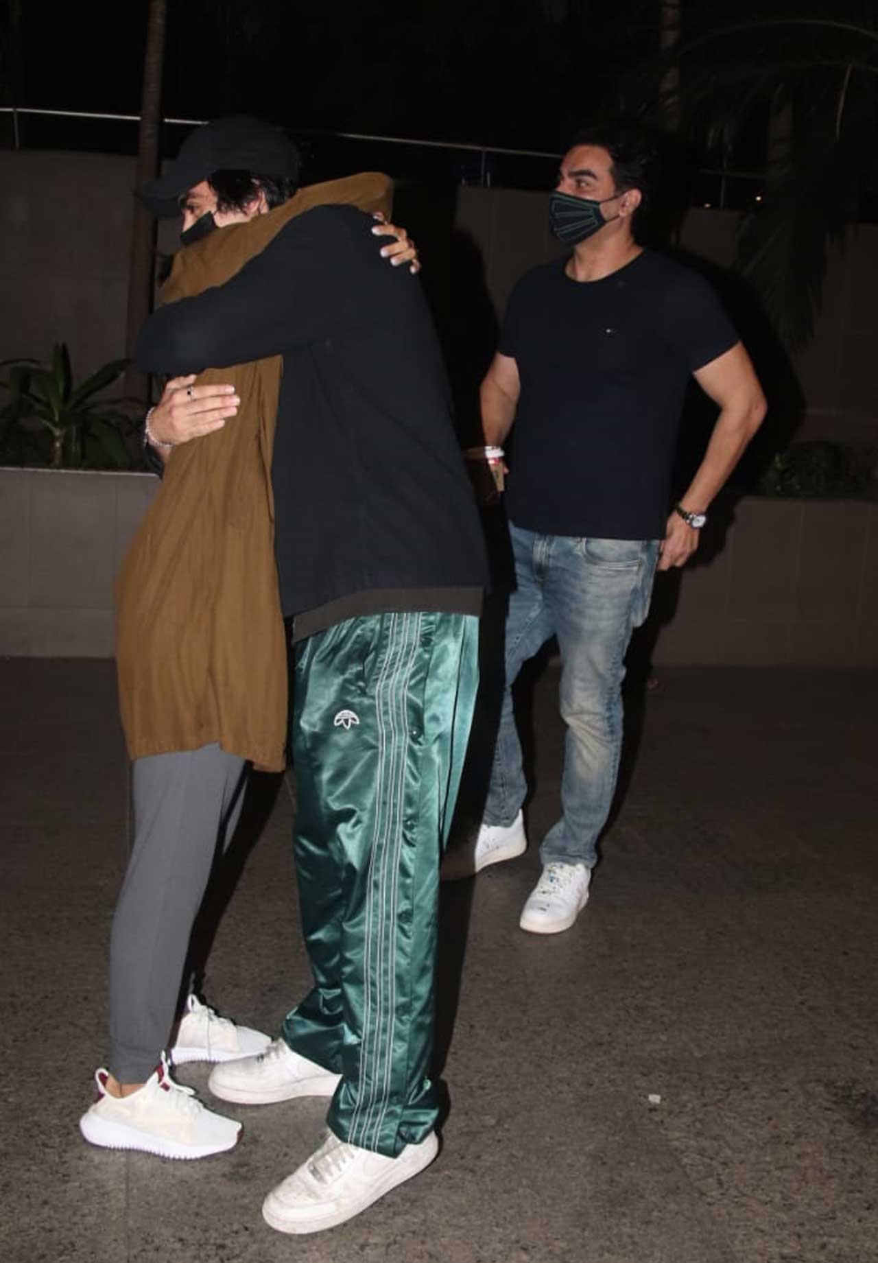 Malaika Arora and Arbaaz Khan hug son Arhaan Khan at Mumbai airport as ...