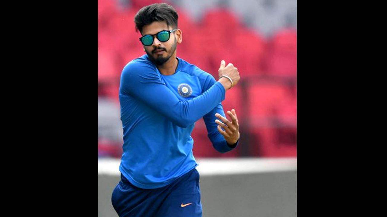 Watch Video Shreyas Iyer Gets Grooving With Yuzvendra Chahal S Wife Dhanashree