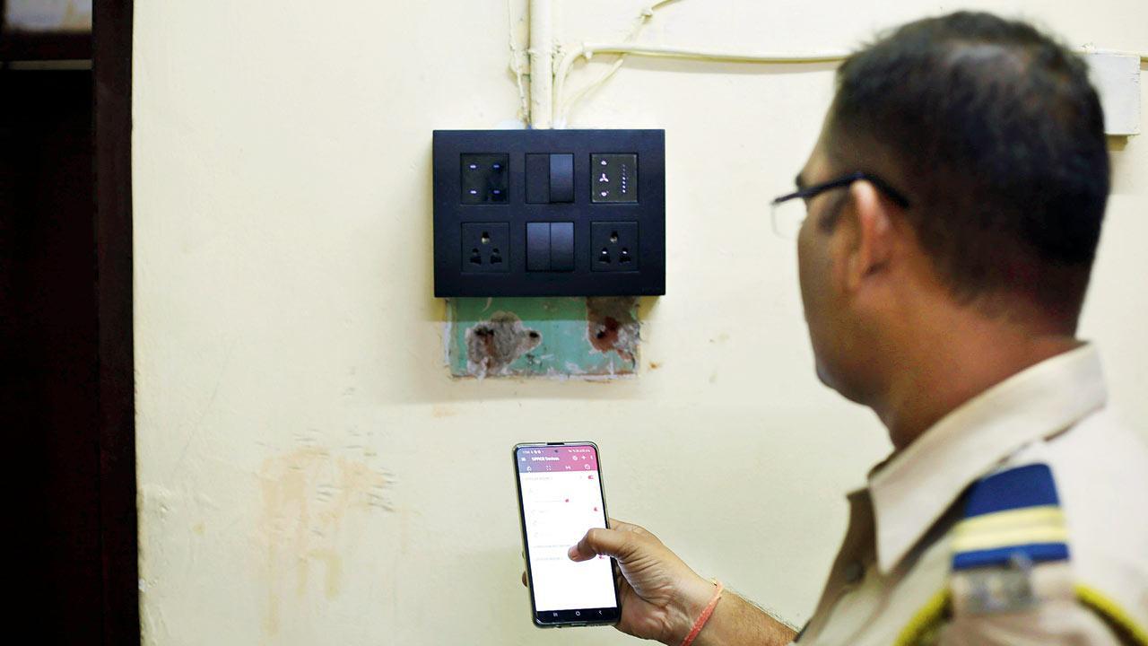 Now, Mumbai cops learn to operate office switchboards through smartphones