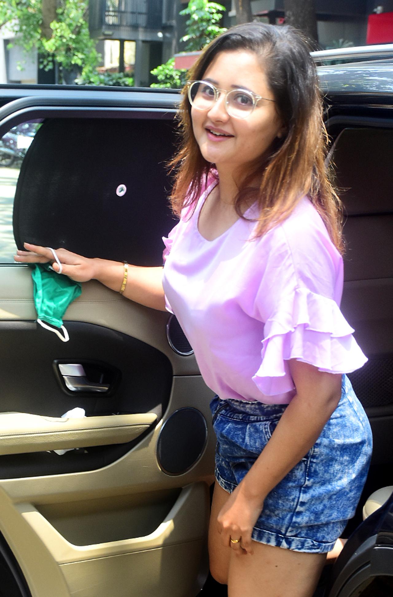 Spotted in Andheri: Sonal Chauhan, Rakhi Sawant, Rashami Desai, Raai ...