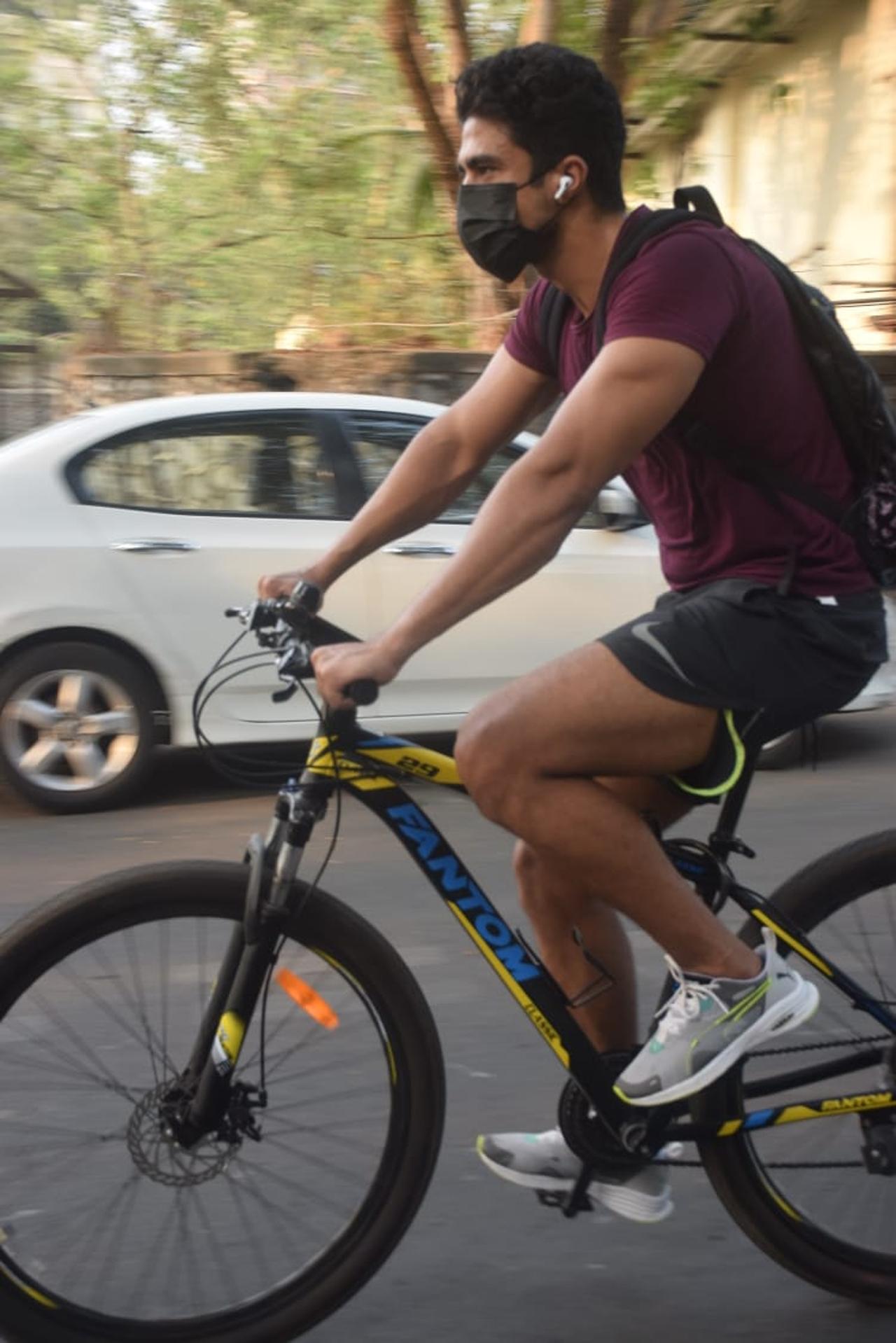 Rahul Vaidya, Disha Parmar, Malaika Arora, Saqib Saleem spotted in the city