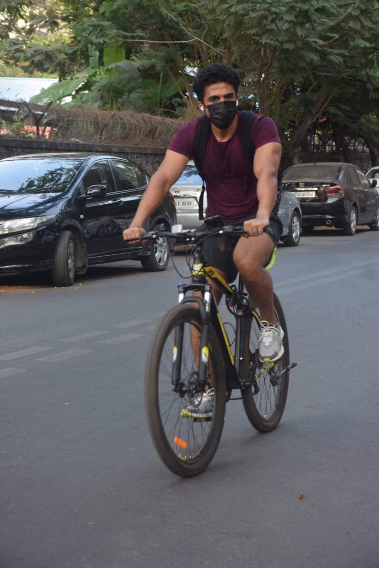 Rahul Vaidya, Disha Parmar, Malaika Arora, Saqib Saleem spotted in the city