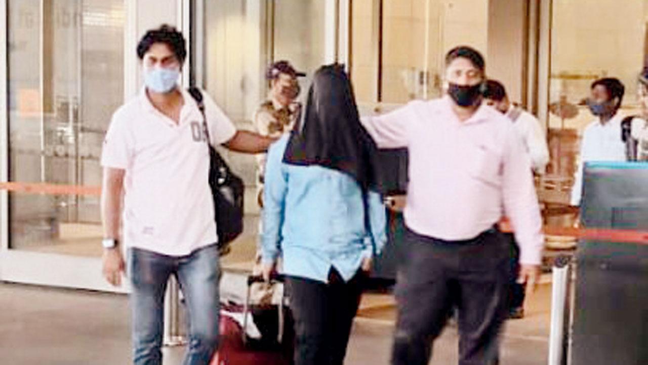 Bangladeshi man arrested in fake passport case Bangladeshi man arrested in fake passport case