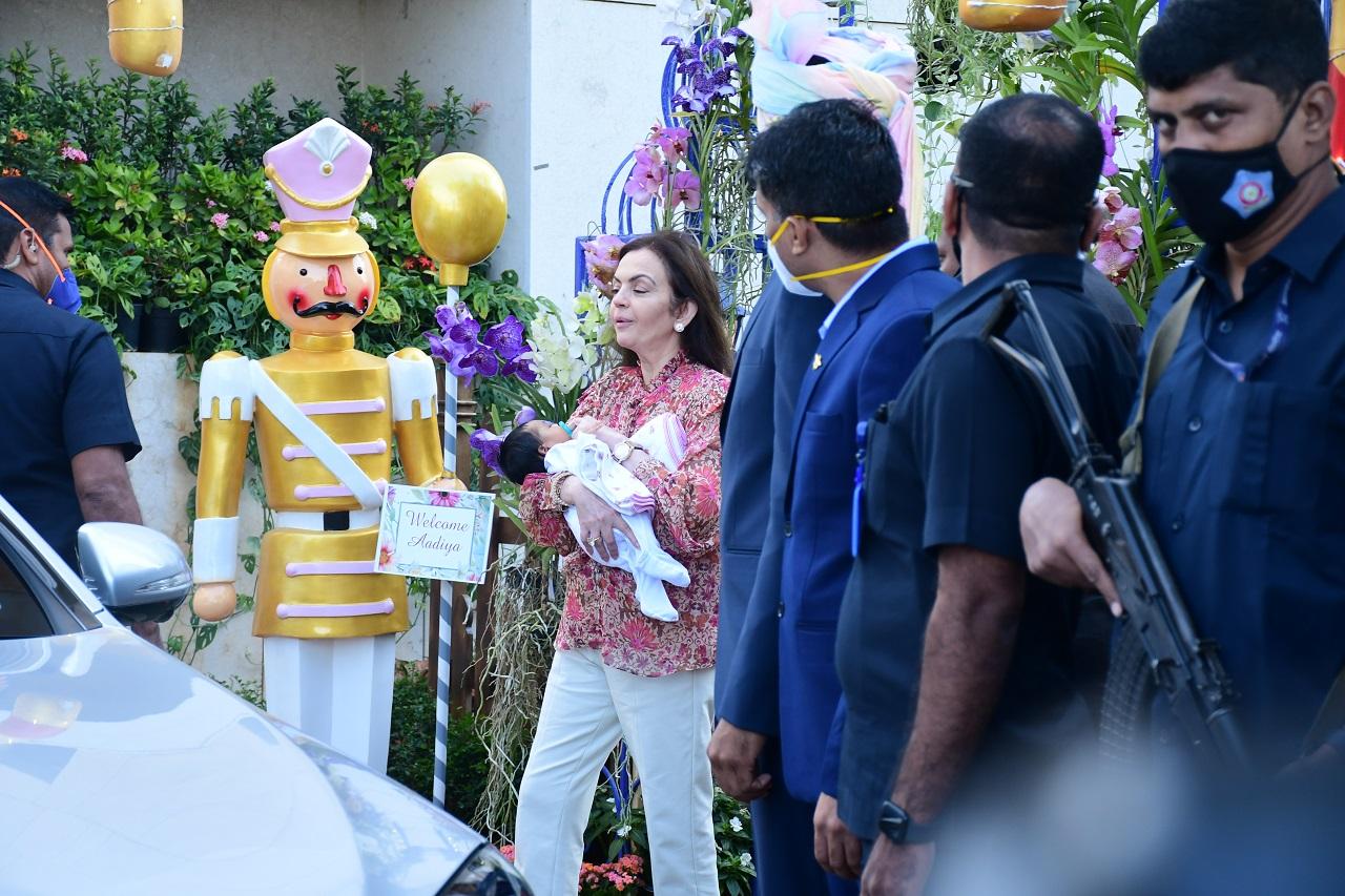 Isha Ambani, Anand Piramal return to Mumbai with newborn twins; receive ...