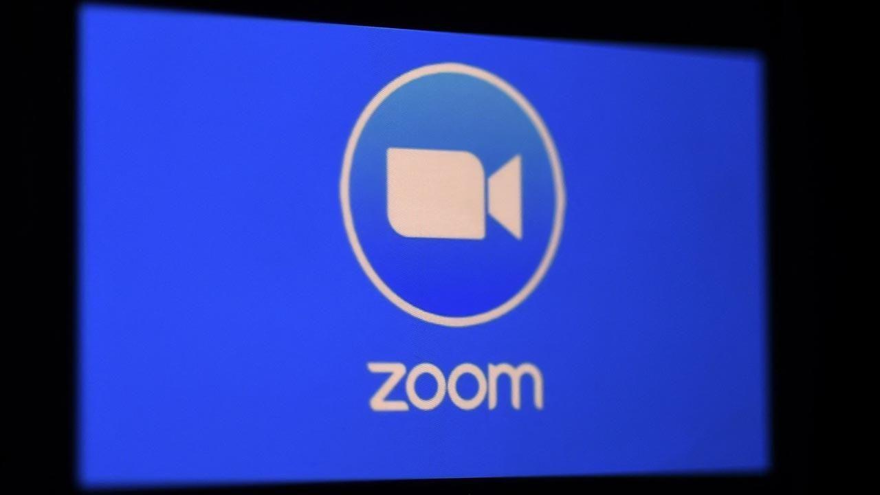 Zoom releases new update to prevent microphone from staying active ... Zoom releases new update to prevent microphone from staying active ...