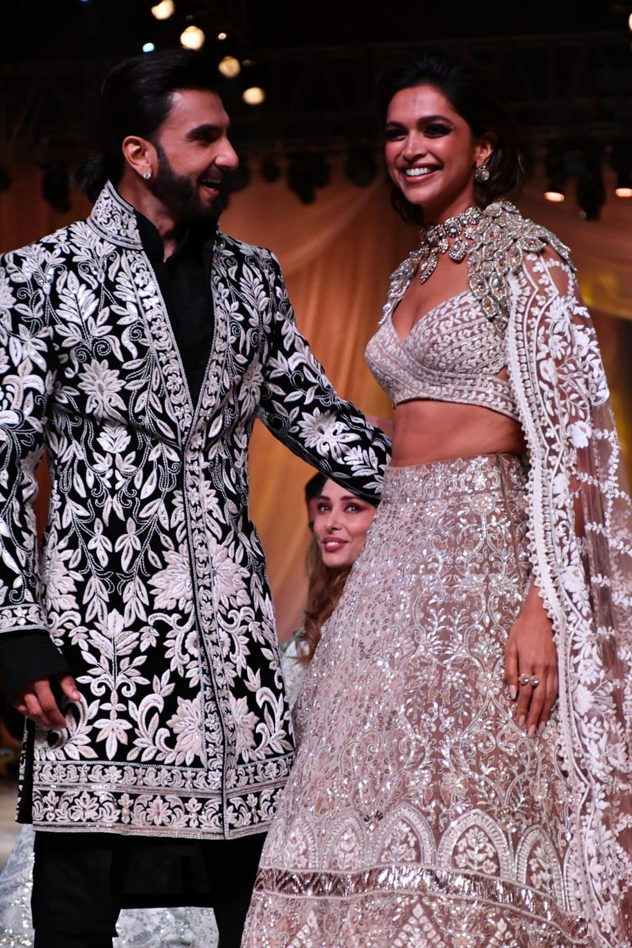 Mijwan fashion show 2022: Ranveer Singh, Deepika Padukone look elegant ... Mijwan fashion show 2022: Ranveer Singh, Deepika Padukone look elegant ...