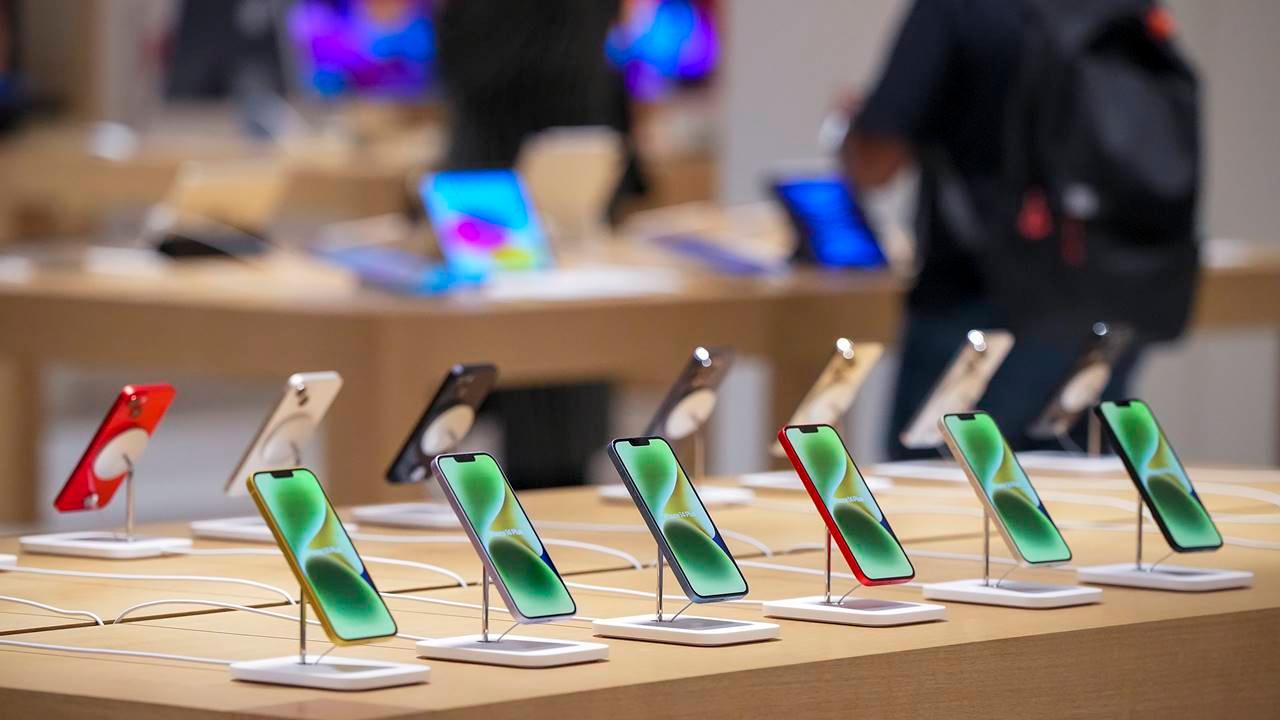 In Photos: Apple store opens in Delhi