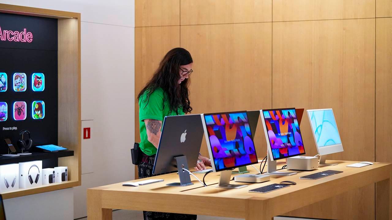 In Photos: Apple store opens in Delhi