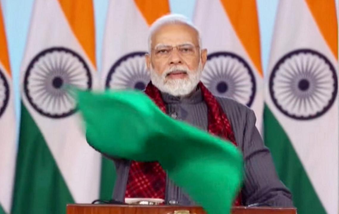 PM Modi flags off Vande Bharat train service between Secunderabad-Vizag ...