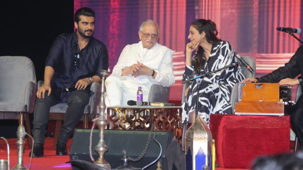 Mehfil-E-Khaas: Gulzar, Vishal Bharadwaj and Rekha Bharadwaj perform ...