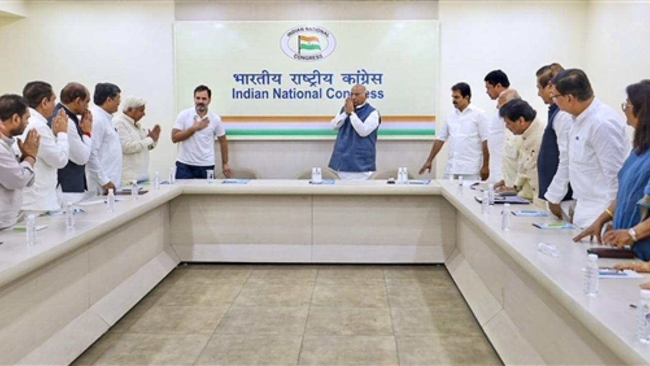 Maharashtra Congress leaders meet Mallikarjun Kharge and Rahul Gandhi