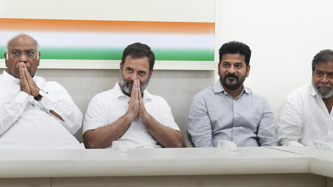 Former Telangana Minister Ex Mp Among 35 Brs Leaders Set To Join Congress