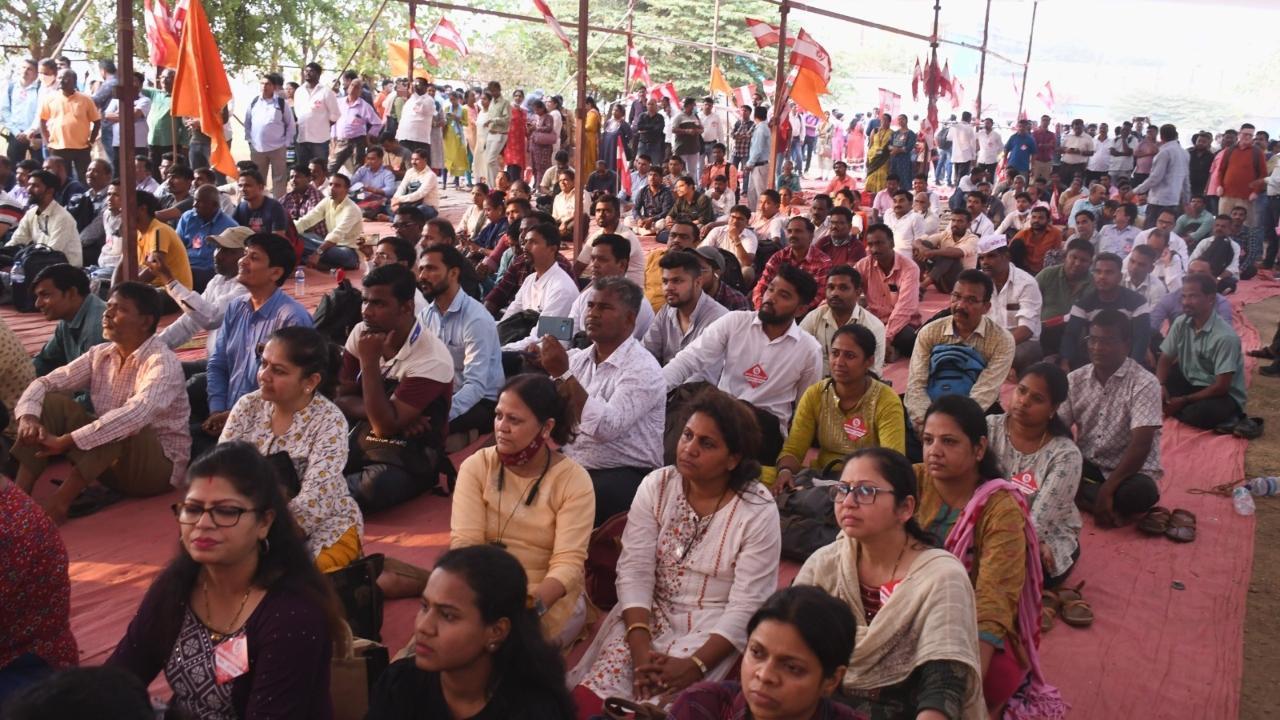 Maharashtra government employees’ strike enters second day Maharashtra government employees’ strike enters second day