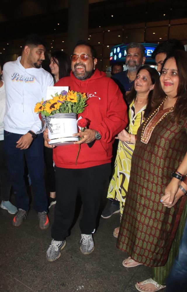 A sweet welcome for Shankar Mahadevan after Grammy win