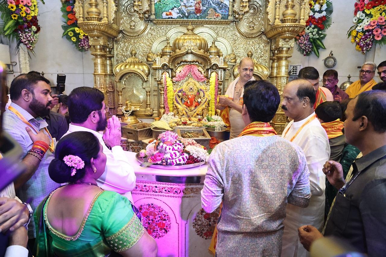 In Photos: Maharashtra CM Eknath Shinde along with his family offer ...