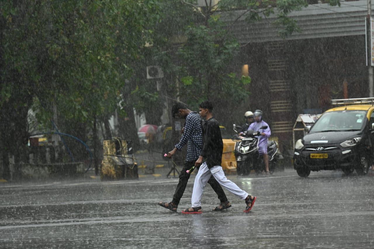 In Photos: Rain lashes parts of Mumbai, IMD forecasts moderate to heavy rainfall