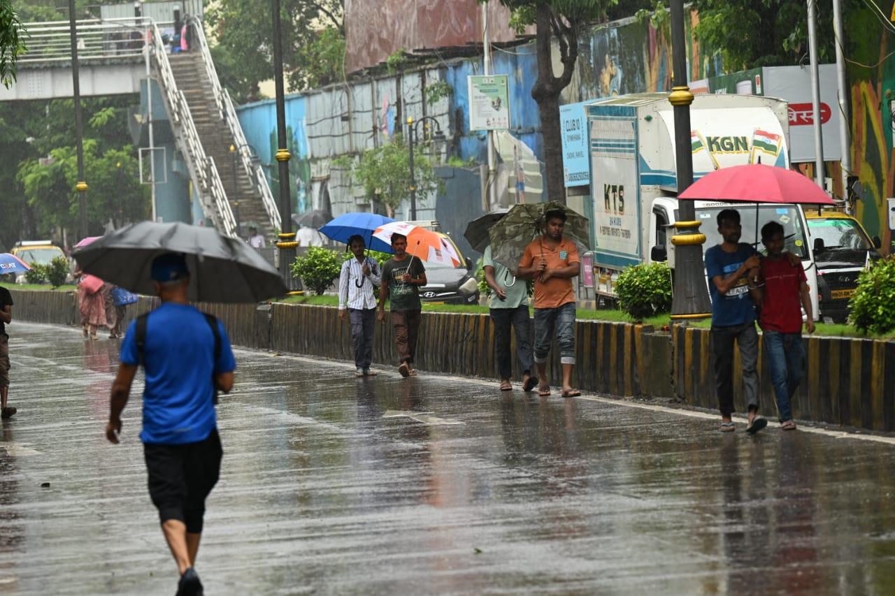 In Photos: Rain lashes parts of Mumbai, IMD forecasts moderate to heavy rainfall