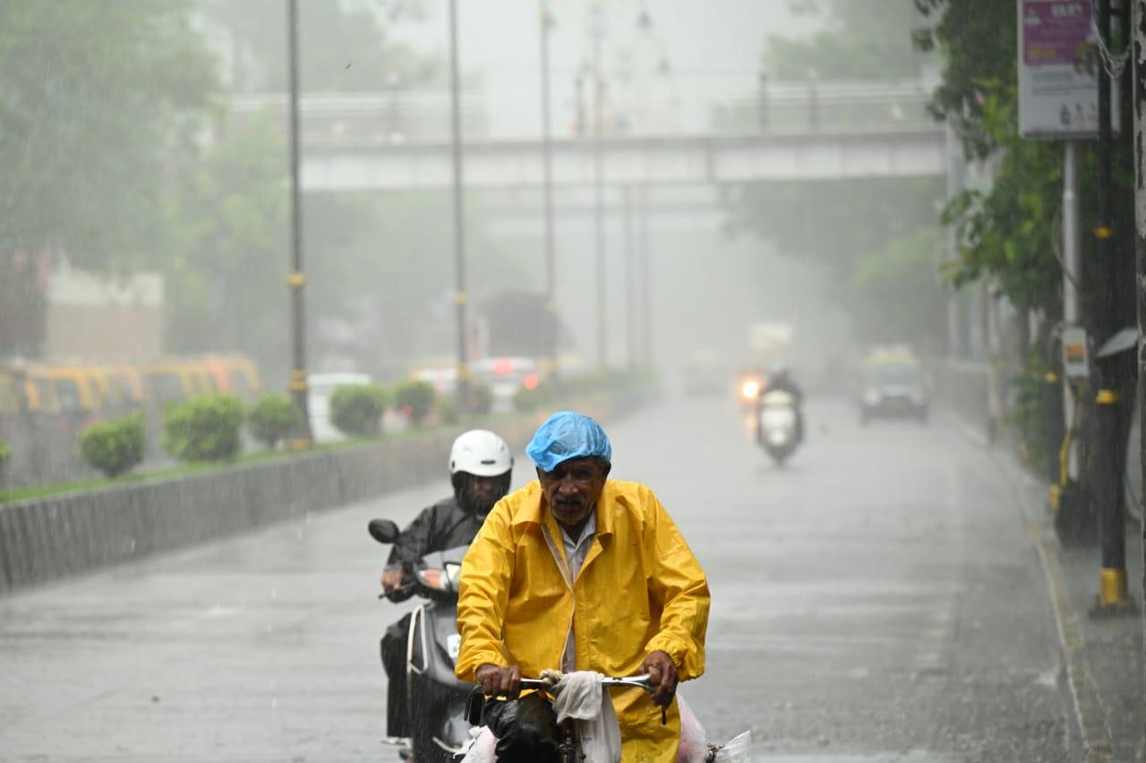 In Photos: Rain lashes parts of Mumbai, IMD forecasts moderate to heavy rainfall