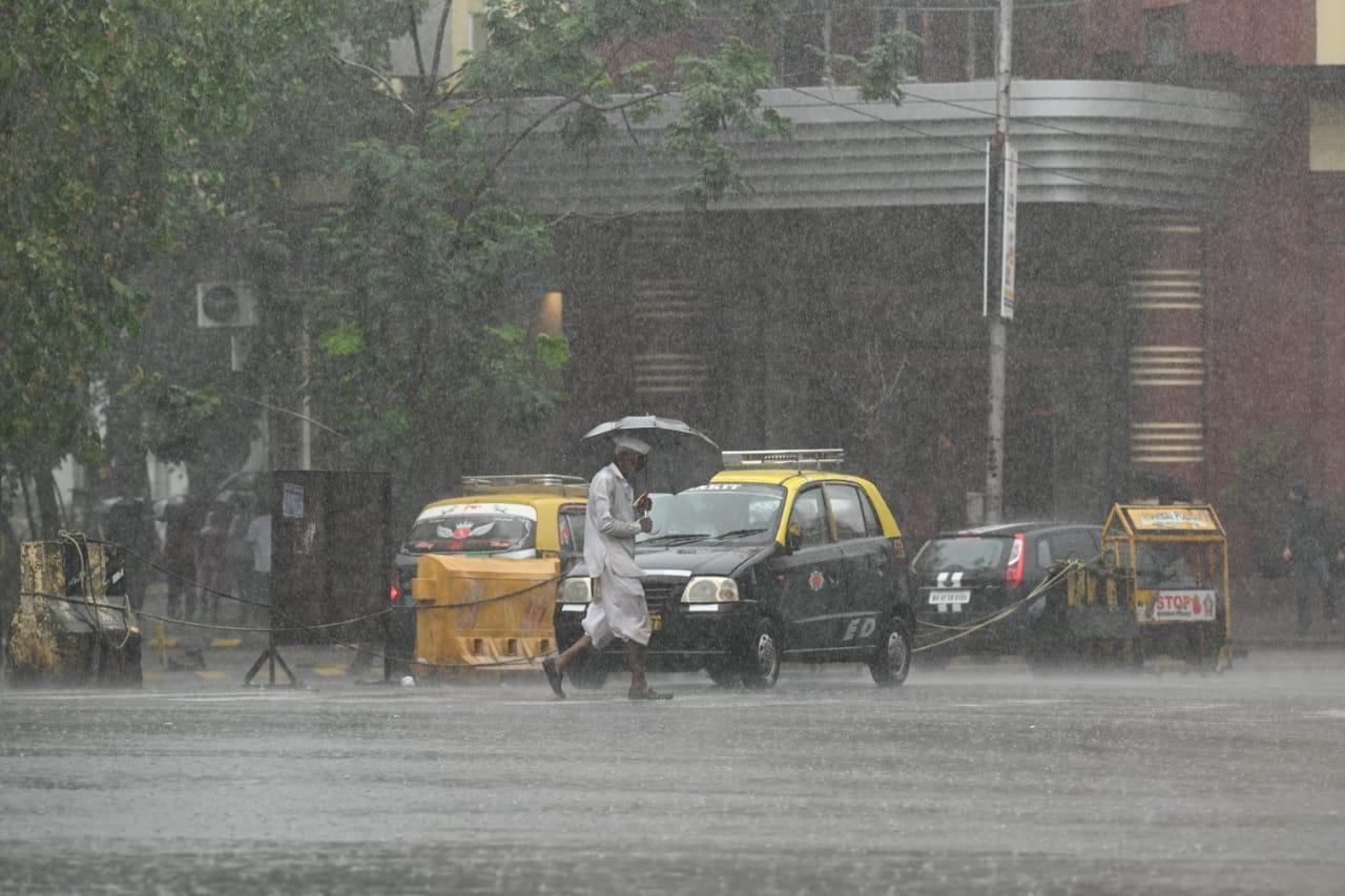 In Photos: Rain lashes parts of Mumbai, IMD forecasts moderate to heavy rainfall