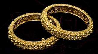 Explore the factors influencing the gold rate today in Pune