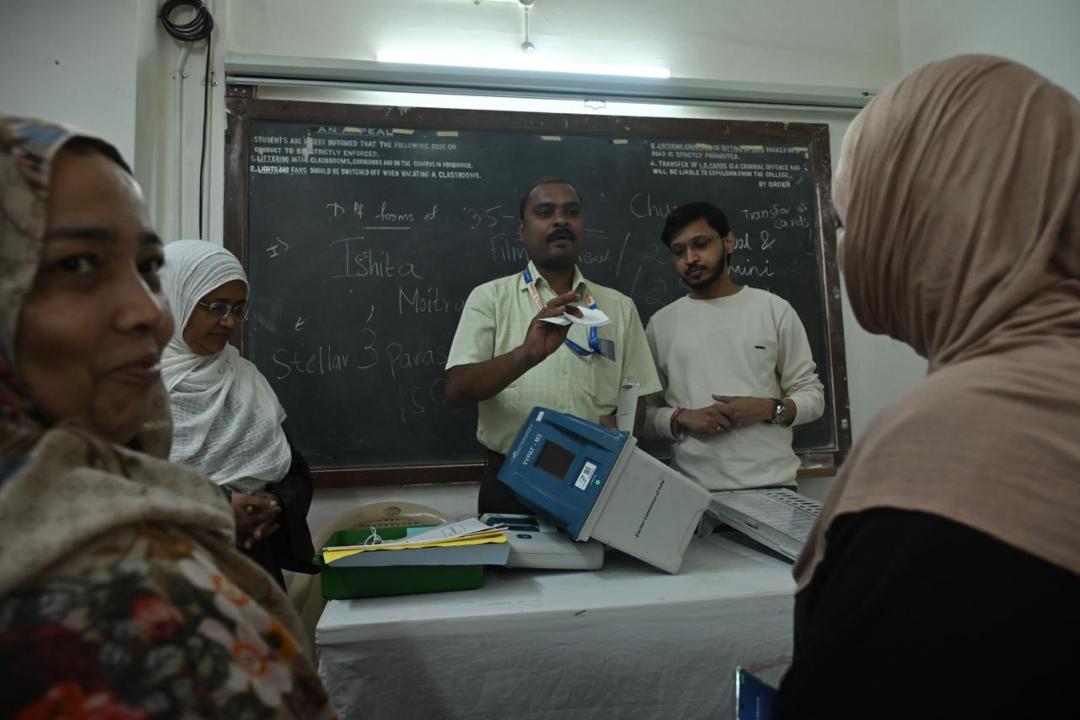 IN PHOTOS: EVM training readies polling officers for Maharashtra ...