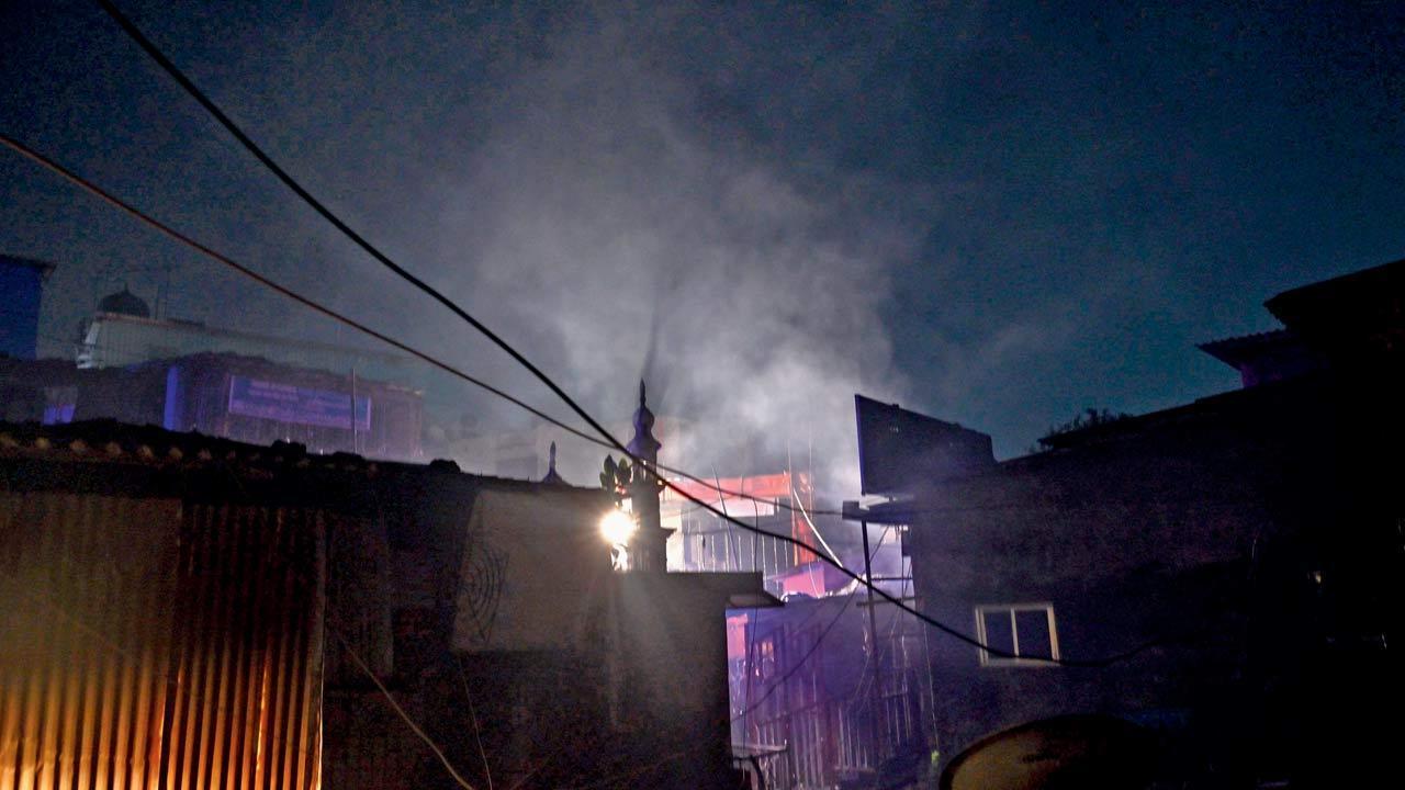 Kurla factory fire spreads to slums