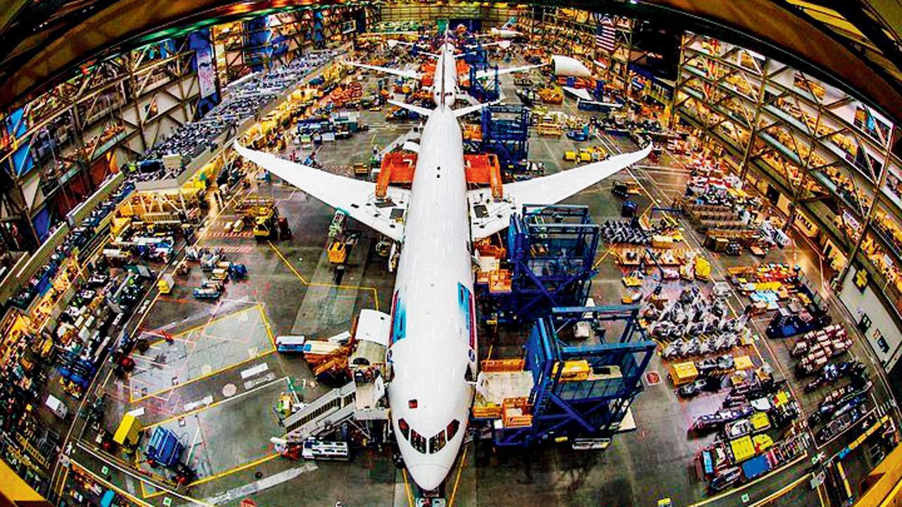33,000 Boeing factory workers go on strike 33,000 Boeing factory workers go on strike
