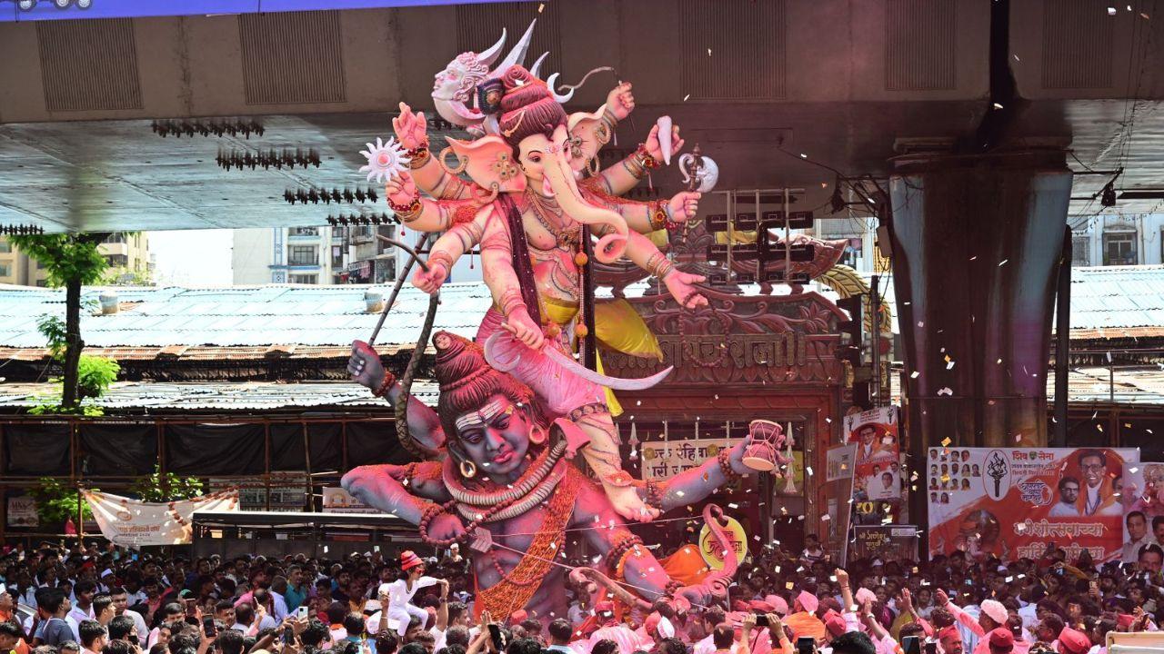 IN PHOTOS: Parelcha Maharaja’s grand procession for Ganesh Visarjan ...