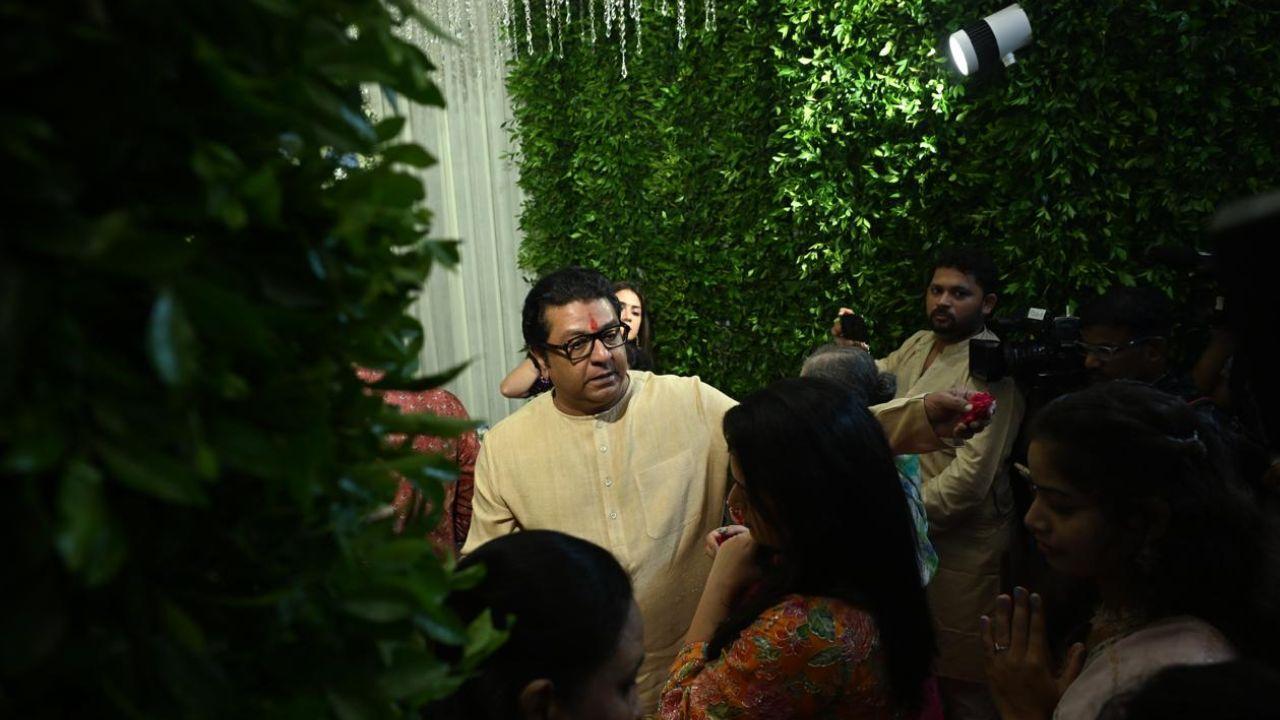 In Photos: MNS chief Raj Thackeray celebrates Ganeshotsav at his ...