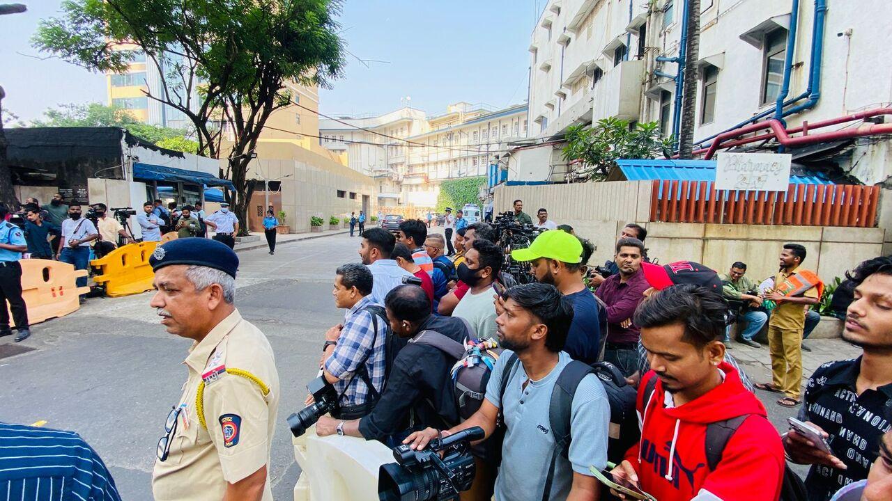 Spotted in the city: Aamir Khan visits Dharmendra, Abhay, Sunny Deol papped