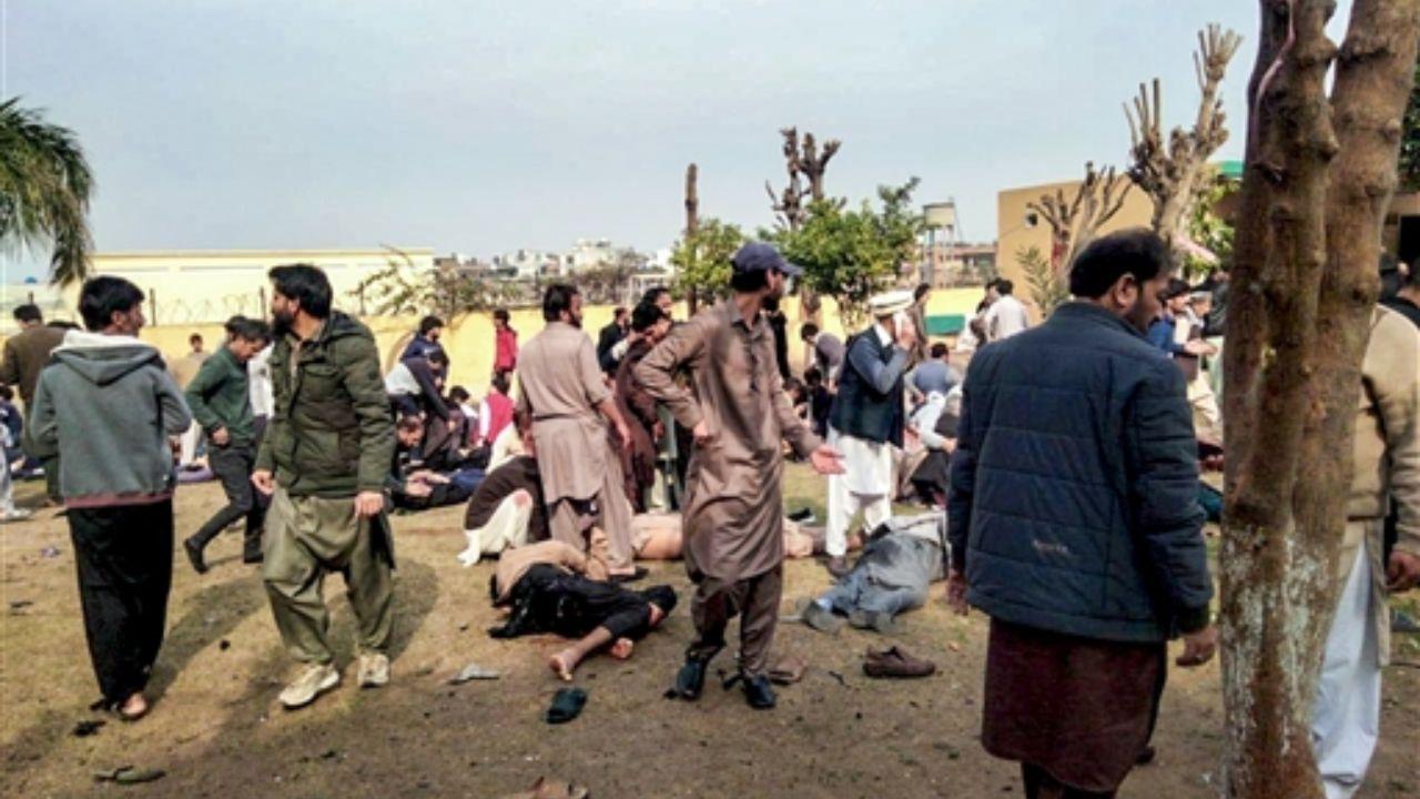 Pakistan: 15 killed, 80 injured in suicide bomb attack at Shia mosque ...