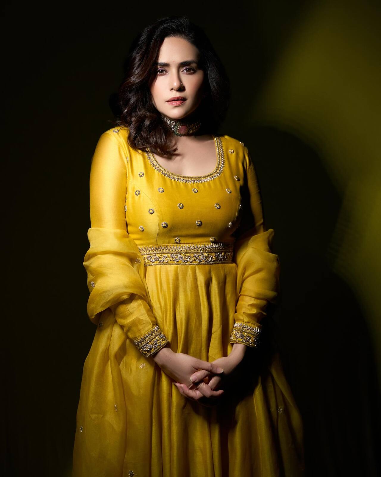 In pics: Stunning traditional looks of Taskaree actress Amruta Khanvilkar