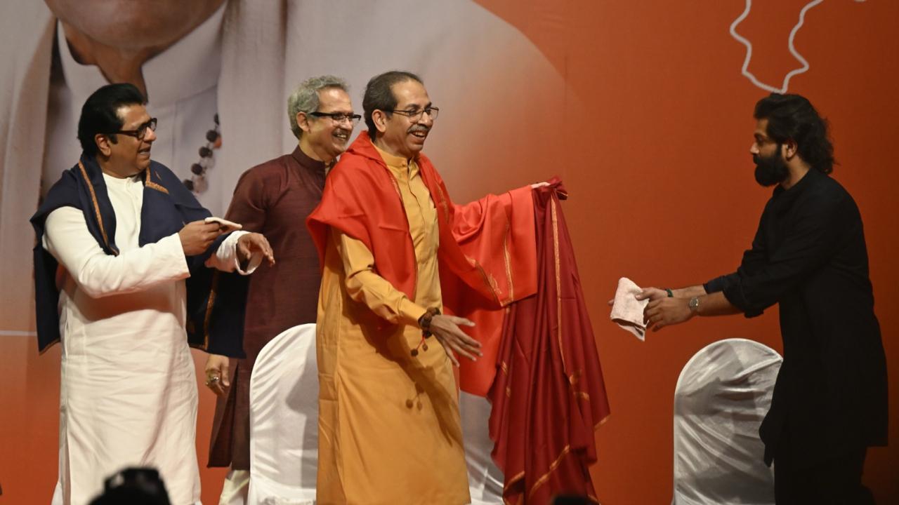 IN PHOTOS: Uddhav and Raj Thackeray share stage at Balasaheb Thackeray ...