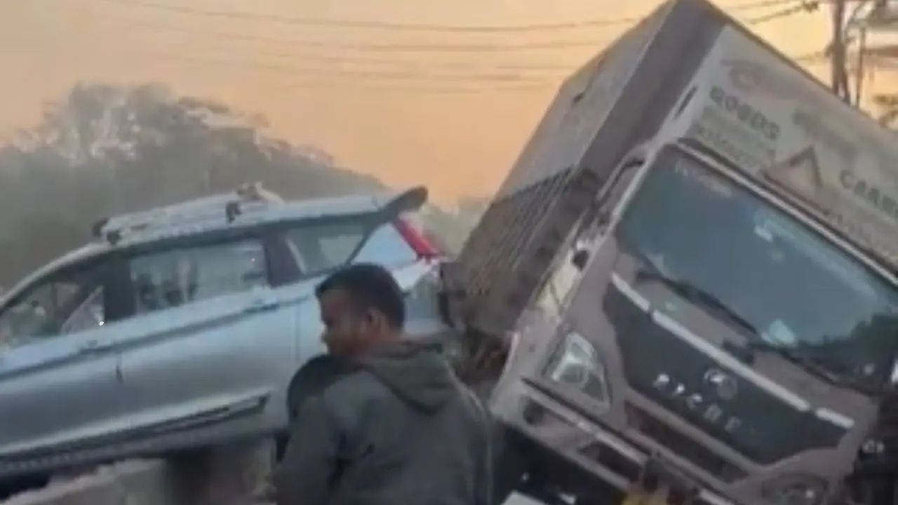 IN PHOTOS | Ghodbunder Road accident: Multi-vehicle crash near Gaimukh ...