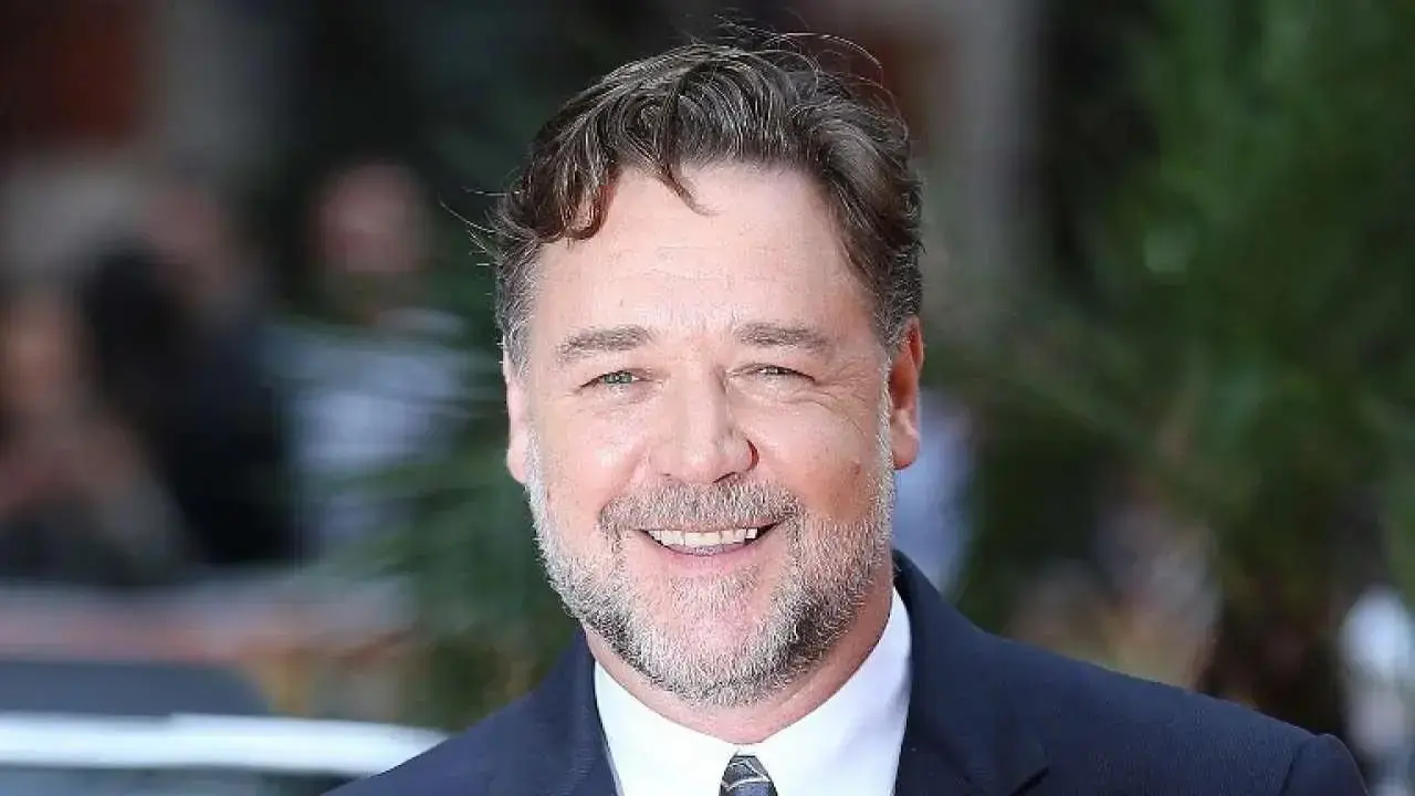 Russell Crowe defends his heated exchange in Paris